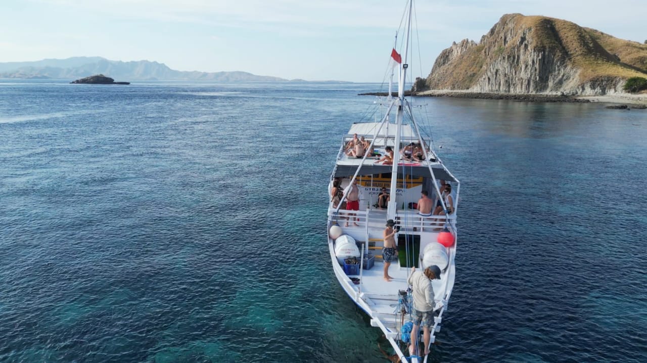 Adventure Boat Tour Flores-Komodo-Lombok-Gateway to the Gilis